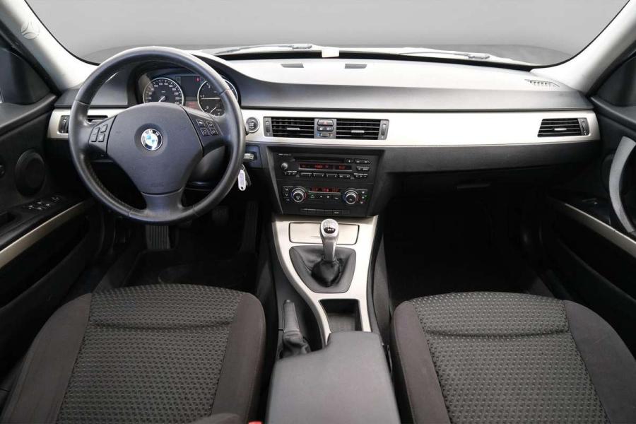 Grey BMW 320 2012 in Kaunas, with an engine capacity of 2.00 L and mileage of 291 thousand km for 5590 €, photo 8 on AUTOMOTO.COM.LV
