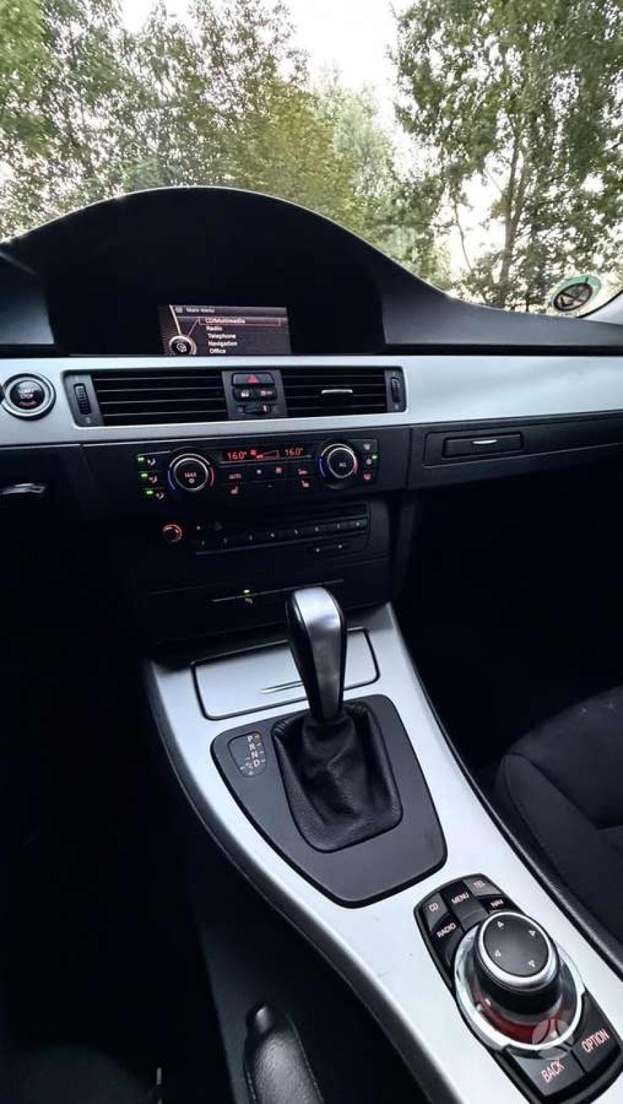 Grey BMW 320 2012 in Kaunas, with an engine capacity of 0.00 L and mileage of 318 thousand km for 3950 €, photo 12 on AUTOMOTO.COM.LV