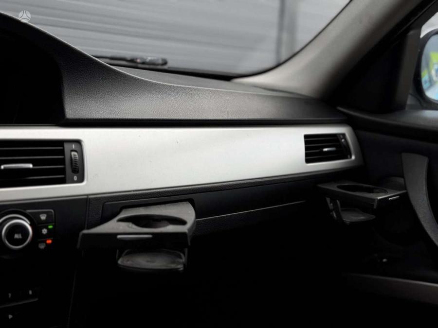 Pelēks BMW 320 2012 Klaipėda, ar dzinēja tilpumu 2.00 L un nobraukumu 345 tūkst. km par 3900 €, foto 13 vietnē AUTOMOTO.COM.LV