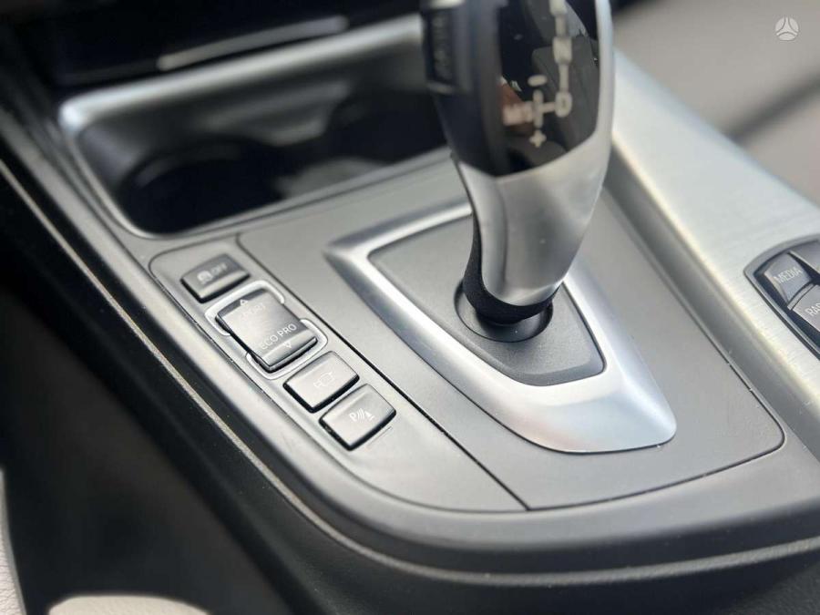 Grey BMW 320 2013 in Vilnius, with an engine capacity of 2.00 L and mileage of 397 thousand km for 7999 €, photo 14 on AUTOMOTO.COM.LV