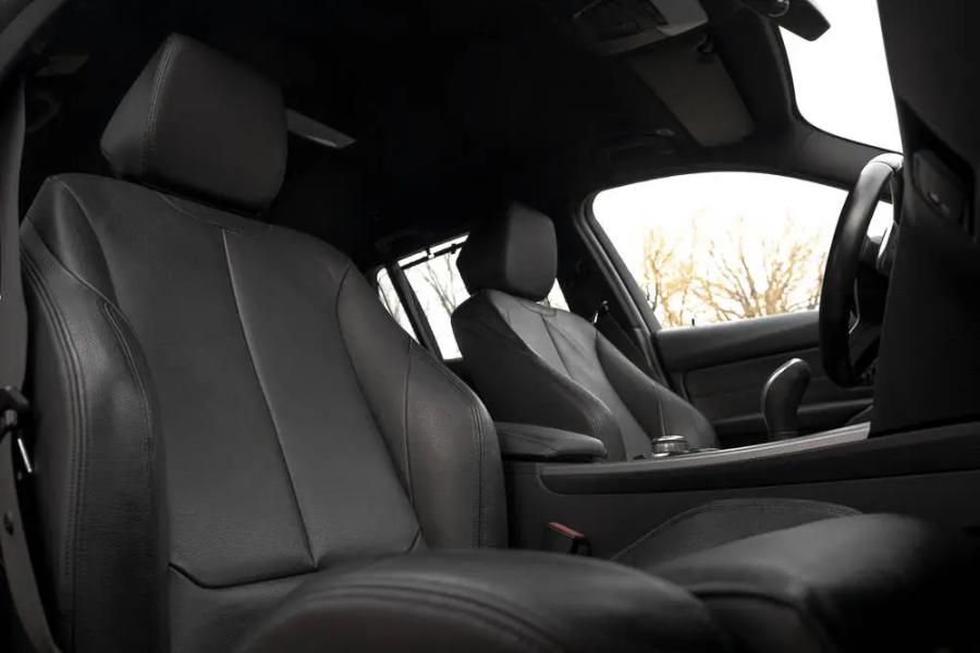 Pelēks BMW 320 2013 Jelgava, ar dzinēja tilpumu 2.00 L un nobraukumu 273 tūkst. km par 9900 €, foto 12 vietnē AUTOMOTO.COM.LV