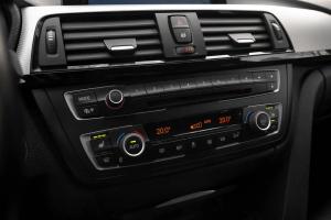 Pelēks BMW 320 2013 Jelgava, ar dzinēja tilpumu 2.00 L un nobraukumu 273 tūkst. km par 9900 €, foto 19 vietnē AUTOMOTO.COM.LV