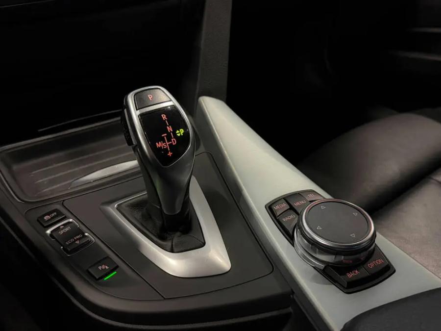 Pelēks BMW 320 2013 Jūrmala, ar dzinēja tilpumu 2.00 L un nobraukumu 320 tūkst. km par 8990 €, foto 36 vietnē AUTOMOTO.COM.LV