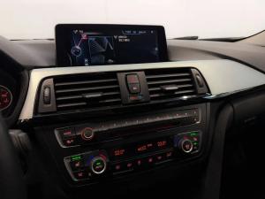 Pelēks BMW 320 2013 Jūrmala, ar dzinēja tilpumu 2.00 L un nobraukumu 320 tūkst. km par 8990 €, foto 37 vietnē AUTOMOTO.COM.LV
