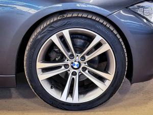 Pelēks BMW 320 2013 Jūrmala, ar dzinēja tilpumu 2.00 L un nobraukumu 320 tūkst. km par 8990 €, foto 54 vietnē AUTOMOTO.COM.LV