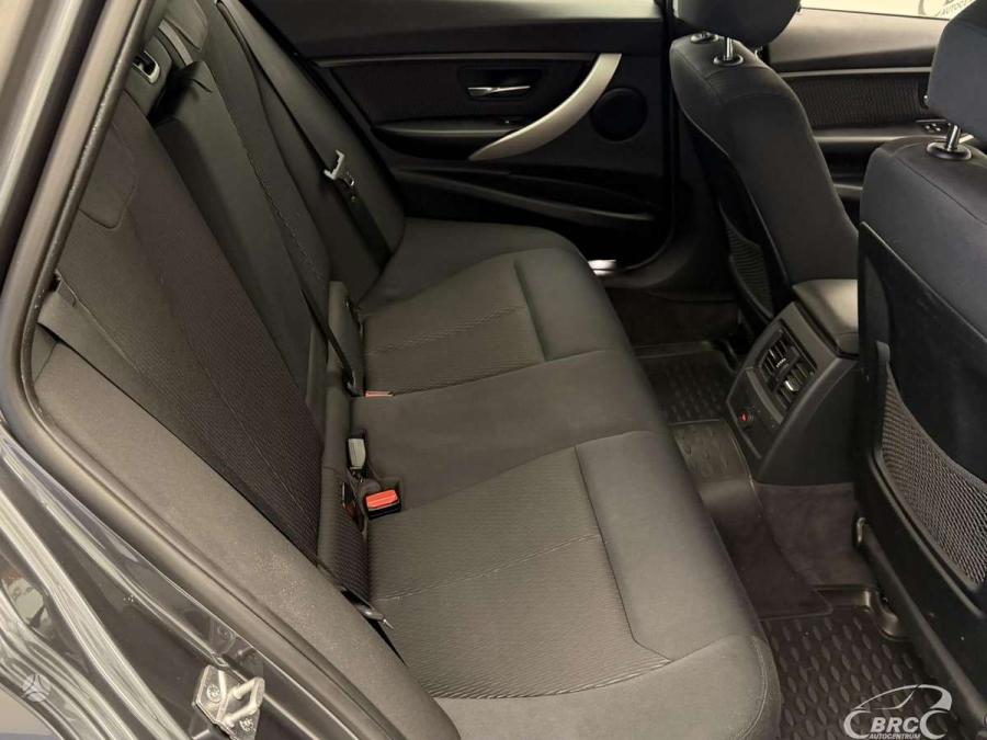 Grey BMW 320 2013 in Vilnius, with an engine capacity of 2.00 L and mileage of 217 thousand km for 10000 €, photo 12 on AUTOMOTO.COM.LV