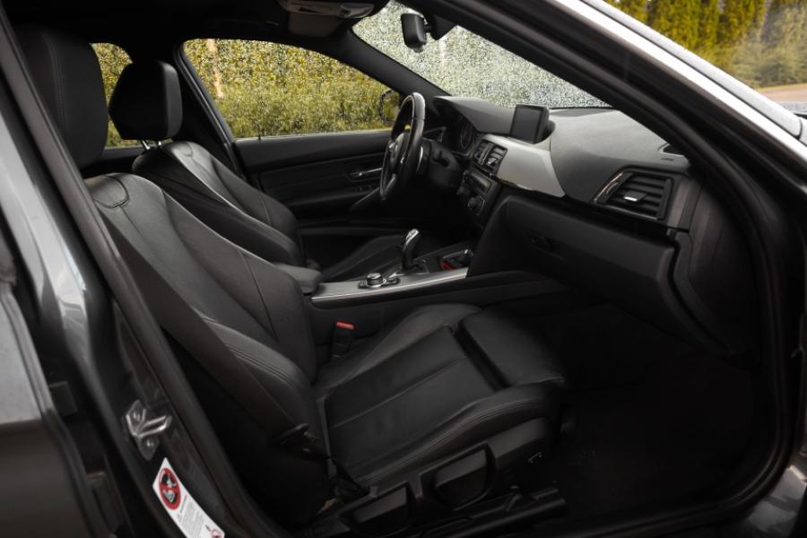 Grey BMW 320 2013 in Riga, with an engine capacity of 2.00 L and mileage of 273 thousand km for 12300 €, photo 9 on AUTOMOTO.COM.LV