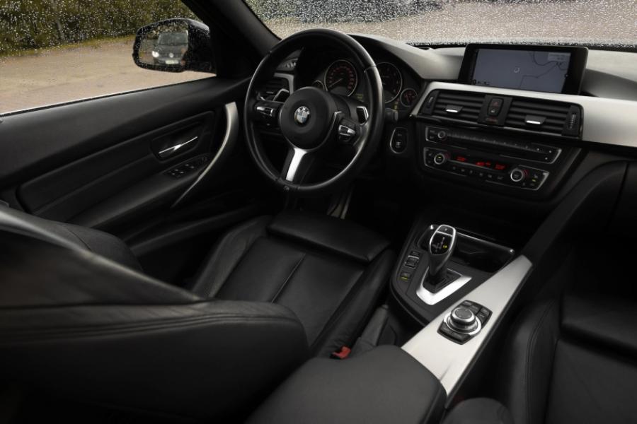 Grey BMW 320 2013 in Riga, with an engine capacity of 2.00 L and mileage of 273 thousand km for 12300 €, photo 11 on AUTOMOTO.COM.LV