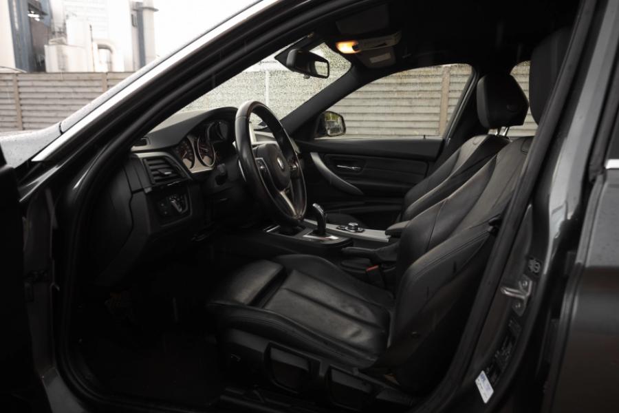 Grey BMW 320 2013 in Riga, with an engine capacity of 2.00 L and mileage of 273 thousand km for 12300 €, photo 12 on AUTOMOTO.COM.LV