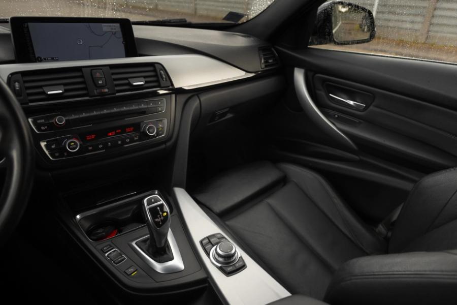 Grey BMW 320 2013 in Riga, with an engine capacity of 2.00 L and mileage of 273 thousand km for 12300 €, photo 13 on AUTOMOTO.COM.LV