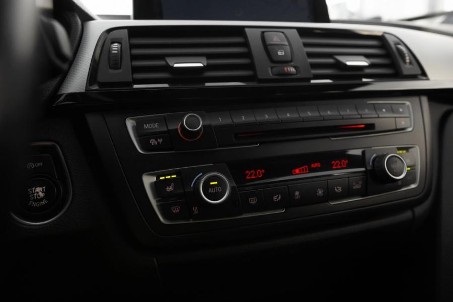 Grey BMW 320 2013 in Riga, with an engine capacity of 2.00 L and mileage of 273 thousand km for 12300 €, photo 16 on AUTOMOTO.COM.LV
