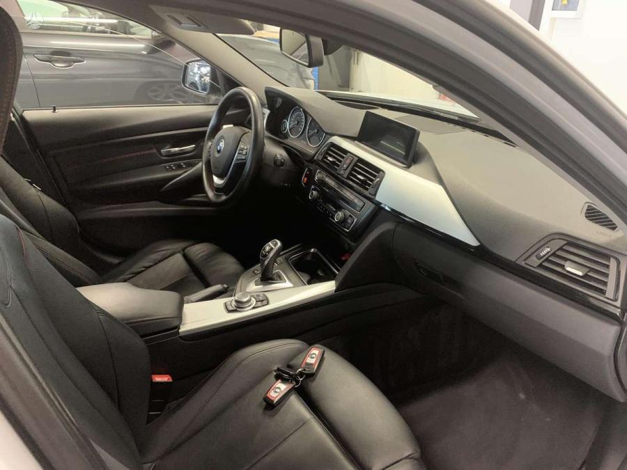Grey BMW 320 2013 in Kaunas, with an engine capacity of 2.00 L and mileage of 240 thousand km for 7500 €, photo 9 on AUTOMOTO.COM.LV