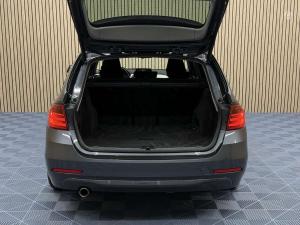 Grey BMW 320 2013 in Marijampole, with an engine capacity of 2.00 L and mileage of 255 thousand km for 7750 €, photo 14 on AUTOMOTO.COM.LV
