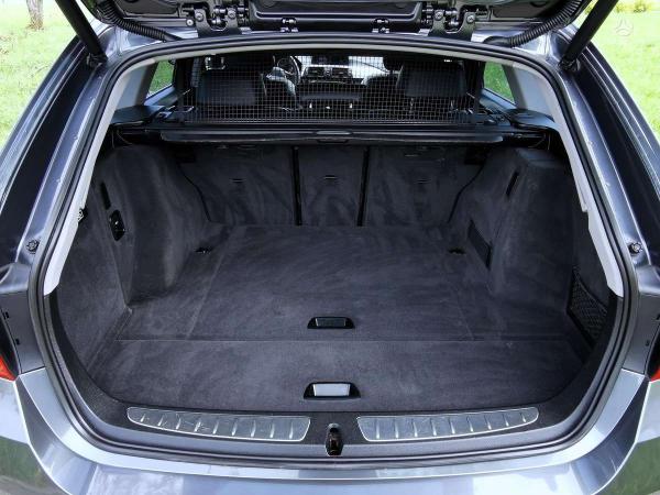 Grey BMW 320 2013 in Ukmerge, with an engine capacity of 2.00 L and mileage of 320 thousand km for 7600 €, photo 11 on AUTOMOTO.COM.LV