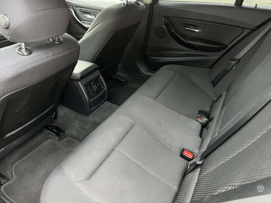 Pelēks BMW 320 2014 Alīta, ar dzinēja tilpumu 2.00 L un nobraukumu 286 tūkst. km par 6990 €, foto 19 vietnē AUTOMOTO.COM.LV
