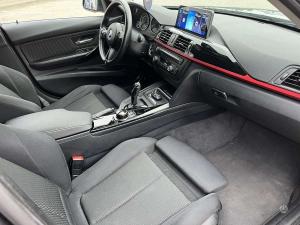 Pelēks BMW 320 2014 Alīta, ar dzinēja tilpumu 2.00 L un nobraukumu 286 tūkst. km par 6990 €, foto 22 vietnē AUTOMOTO.COM.LV