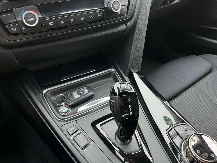 Pelēks BMW 320 2014 Alīta, ar dzinēja tilpumu 2.00 L un nobraukumu 286 tūkst. km par 6990 €, foto 23 vietnē AUTOMOTO.COM.LV