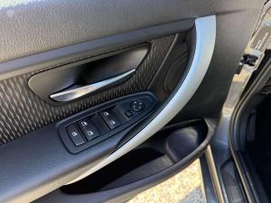 Grey BMW 320 2014 in Kaunas, with an engine capacity of 2.00 L and mileage of 299 thousand km for 6899 €, photo 17 on AUTOMOTO.COM.LV