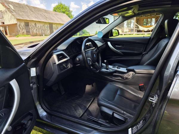 Pelēks BMW 320 2014 Alīta, ar dzinēja tilpumu 2.00 L un nobraukumu 232 tūkst. km par 10200 €, foto 7 vietnē AUTOMOTO.COM.LV
