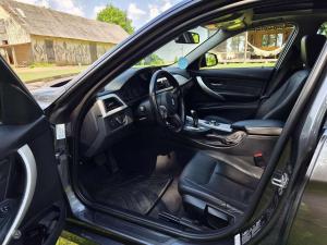 Pelēks BMW 320 2014 Alīta, ar dzinēja tilpumu 2.00 L un nobraukumu 232 tūkst. km par 10200 €, foto 8 vietnē AUTOMOTO.COM.LV
