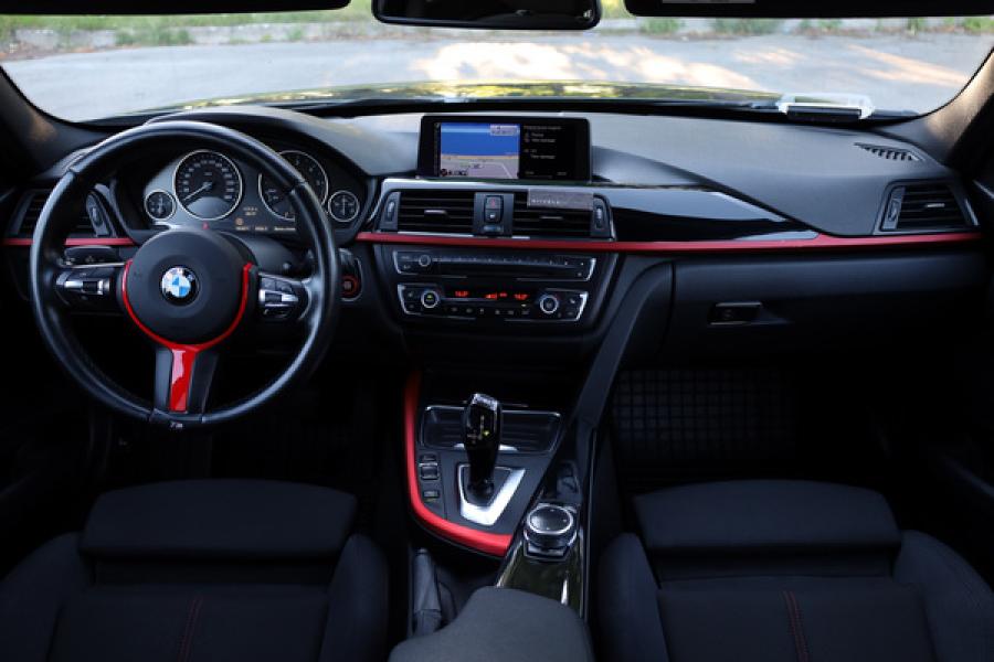 Grey BMW 320 2014 in Tallinn, with an engine capacity of 2.00 L and mileage of 379 thousand km for 8200 €, photo 6 on AUTOMOTO.COM.LV
