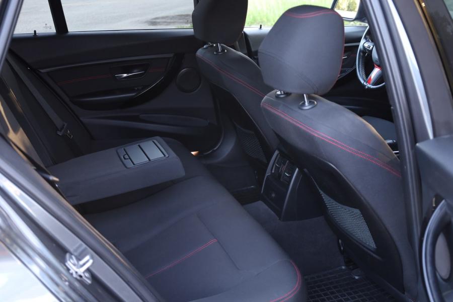 Grey BMW 320 2014 in Tallinn, with an engine capacity of 2.00 L and mileage of 379 thousand km for 8200 €, photo 17 on AUTOMOTO.COM.LV