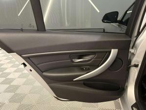 Grey BMW 320 2014 in Marijampole, with an engine capacity of 2.00 L and mileage of 315 thousand km for 7750 €, photo 17 on AUTOMOTO.COM.LV