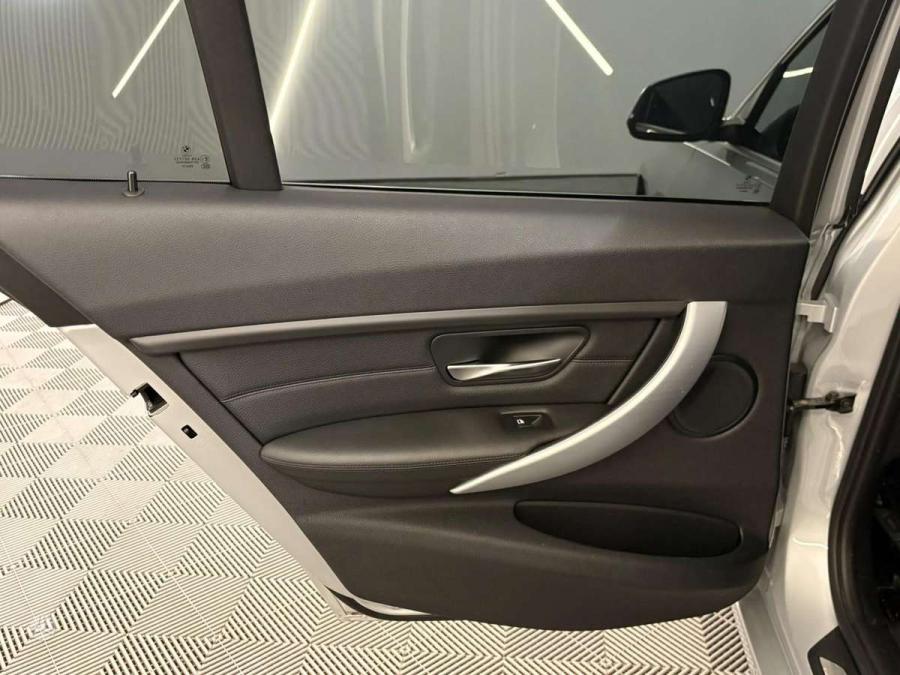 Grey BMW 320 2014 in Marijampole, with an engine capacity of 2.00 L and mileage of 315 thousand km for 7750 €, photo 17 on AUTOMOTO.COM.LV