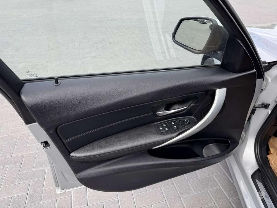 Grey BMW 320 2014 in Telschi, with an engine capacity of 2.00 L and mileage of 241 thousand km for 7999 €, photo 19 on AUTOMOTO.COM.LV