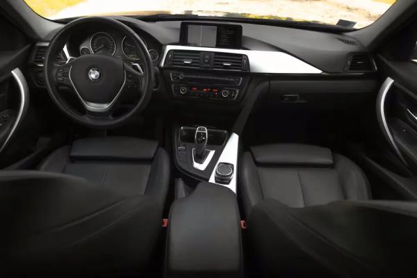 Grey BMW 320 2015 in Jelgava, with an engine capacity of 2.00 L and mileage of 265 thousand km for 8000 €, photo 7 on AUTOMOTO.COM.LV