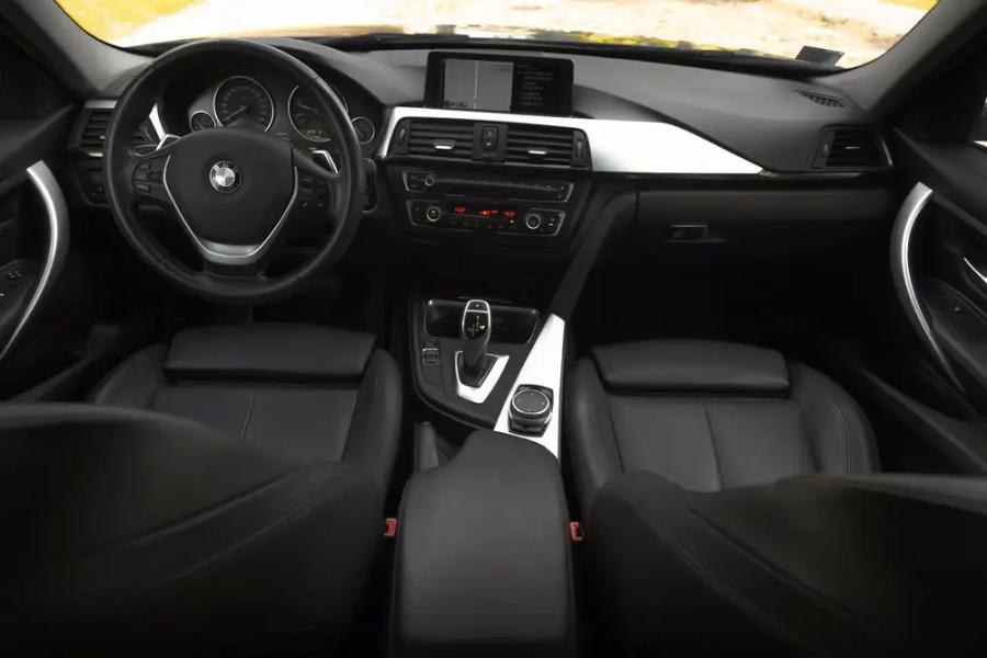 Pelēks BMW 320 2015 Jelgava, ar dzinēja tilpumu 2.00 L un nobraukumu 265 tūkst. km par 8000 €, foto 8 vietnē AUTOMOTO.COM.LV