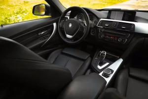 Pelēks BMW 320 2015 Jelgava, ar dzinēja tilpumu 2.00 L un nobraukumu 265 tūkst. km par 8000 €, foto 9 vietnē AUTOMOTO.COM.LV