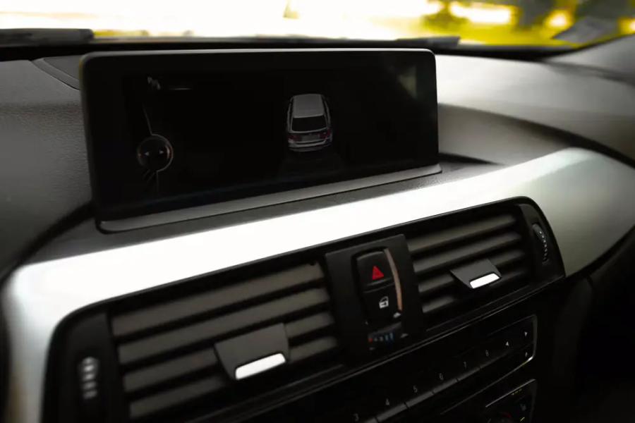 Pelēks BMW 320 2015 Jelgava, ar dzinēja tilpumu 2.00 L un nobraukumu 265 tūkst. km par 8000 €, foto 14 vietnē AUTOMOTO.COM.LV