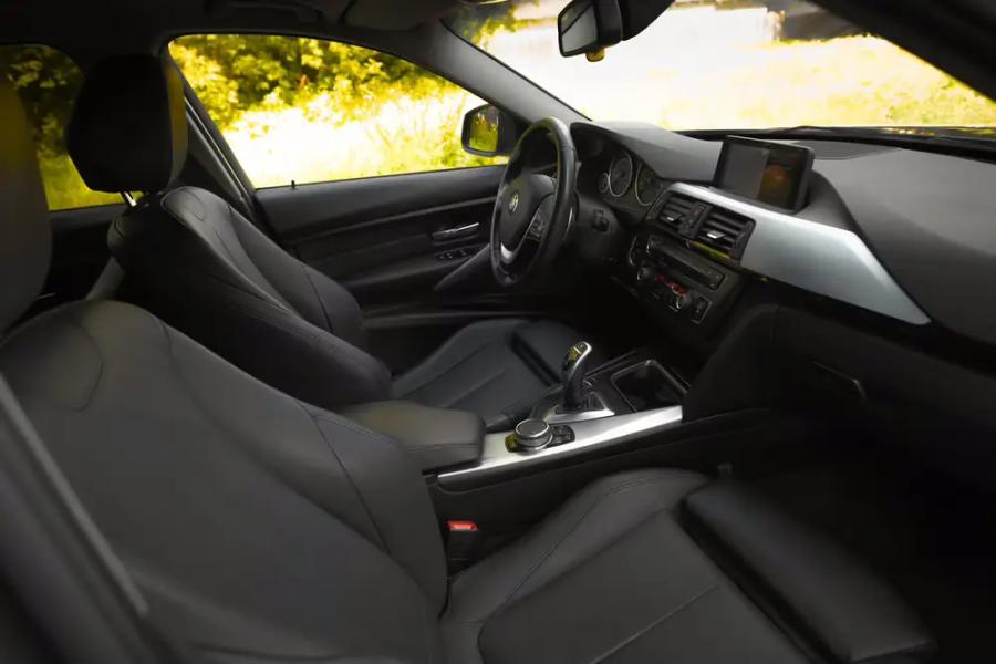 Pelēks BMW 320 2015 Jelgava, ar dzinēja tilpumu 2.00 L un nobraukumu 265 tūkst. km par 8000 €, foto 17 vietnē AUTOMOTO.COM.LV