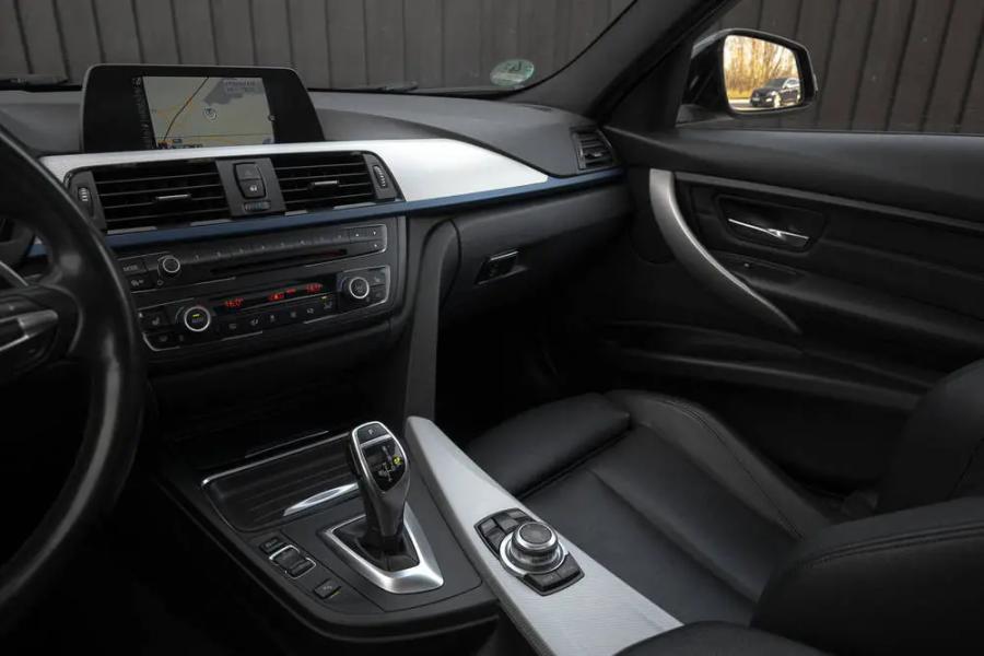 Pelēks BMW 320 2015 Jelgava, ar dzinēja tilpumu 2.00 L un nobraukumu 207 tūkst. km par 12900 €, foto 16 vietnē AUTOMOTO.COM.LV