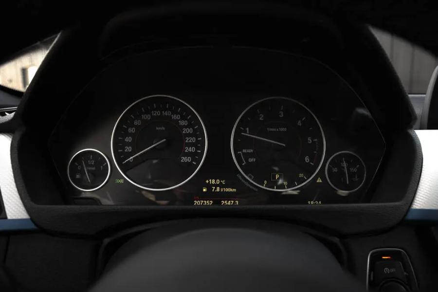 Pelēks BMW 320 2015 Jelgava, ar dzinēja tilpumu 2.00 L un nobraukumu 207 tūkst. km par 12900 €, foto 18 vietnē AUTOMOTO.COM.LV