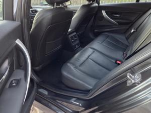 Pelēks BMW 320 2015 Rīga, ar dzinēja tilpumu 2.00 L un nobraukumu 207 tūkst. km par 13500 €, foto 24 vietnē AUTOMOTO.COM.LV