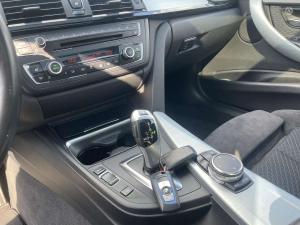 Pelēks BMW 320 2015 Viļņa, ar dzinēja tilpumu 2.00 L un nobraukumu 153 tūkst. km par 12900 €, foto 16 vietnē AUTOMOTO.COM.LV