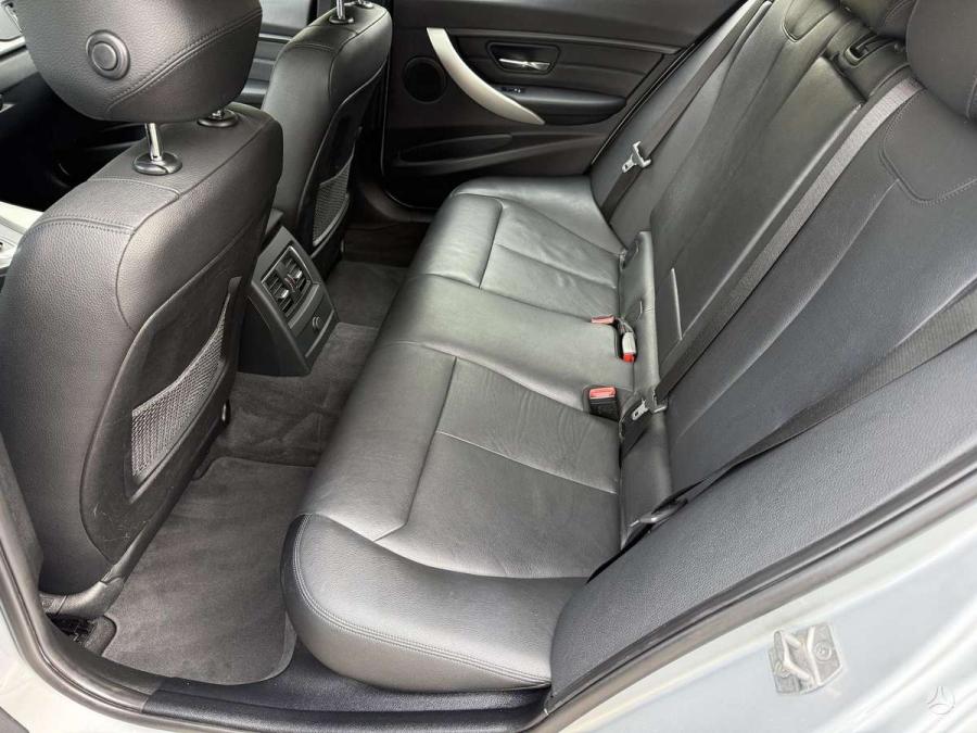 Pelēks BMW 320 2016 Kazlų Rūda, ar dzinēja tilpumu 2.00 L un nobraukumu 312 tūkst. km par 9000 €, foto 28 vietnē AUTOMOTO.COM.LV