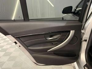 Grey BMW 320 2016 in Marijampole, with an engine capacity of 2.00 L and mileage of 273 thousand km for 13650 €, photo 26 on AUTOMOTO.COM.LV