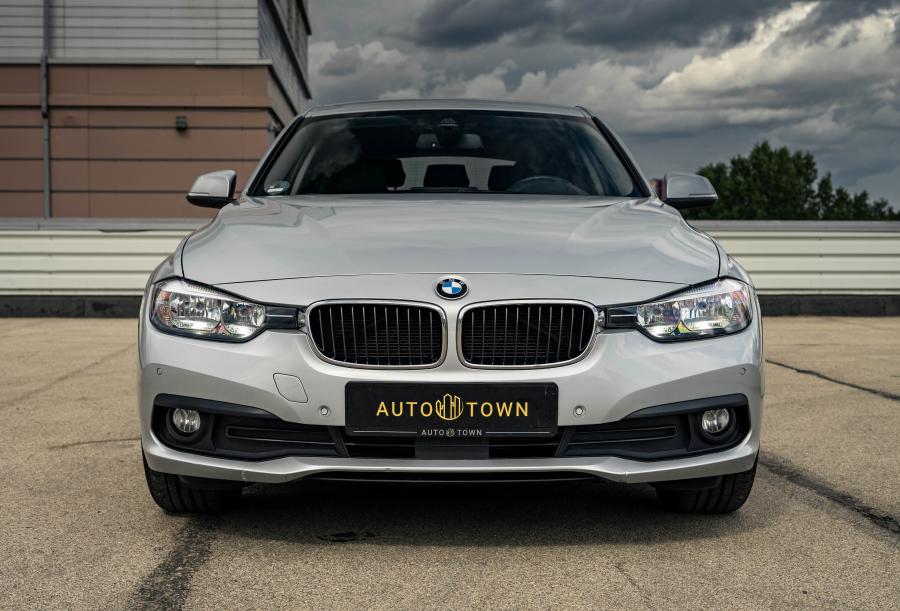 Grey BMW 320 2016 in Riga, with an engine capacity of 2.00 L and mileage of 257 thousand km for 11990 €, photo 3 on AUTOMOTO.COM.LV