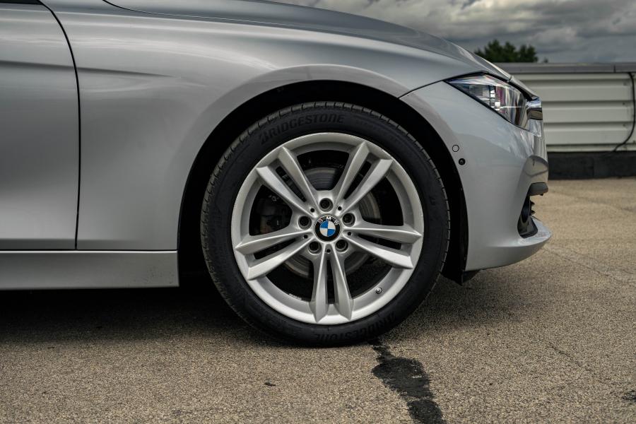 Grey BMW 320 2016 in Riga, with an engine capacity of 2.00 L and mileage of 257 thousand km for 11990 €, photo 8 on AUTOMOTO.COM.LV