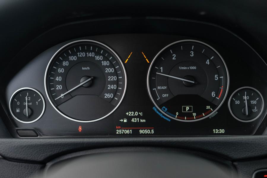 Grey BMW 320 2016 in Riga, with an engine capacity of 2.00 L and mileage of 257 thousand km for 11990 €, photo 16 on AUTOMOTO.COM.LV