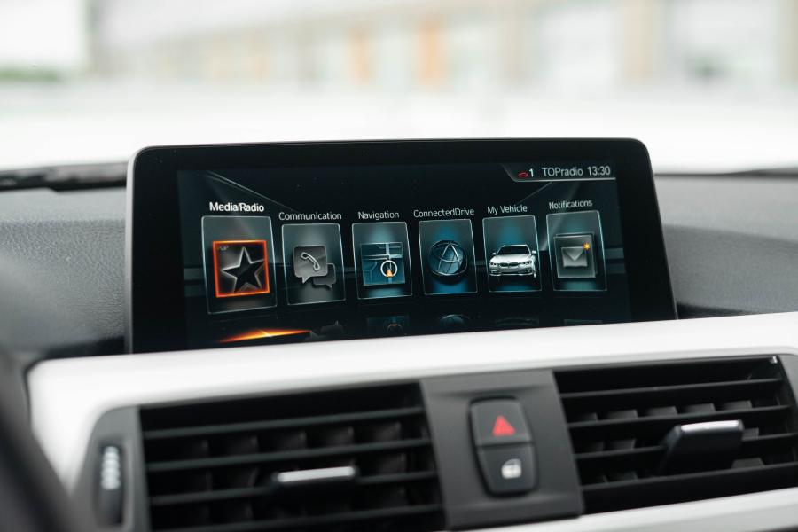 Grey BMW 320 2016 in Riga, with an engine capacity of 2.00 L and mileage of 257 thousand km for 11990 €, photo 20 on AUTOMOTO.COM.LV