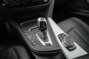 Grey BMW 320 2016 in Riga, with an engine capacity of 2.00 L and mileage of 257 thousand km for 11990 €, photo 24 on AUTOMOTO.COM.LV