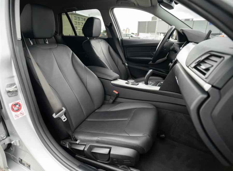 Grey BMW 320 2016 in Riga, with an engine capacity of 2.00 L and mileage of 257 thousand km for 11990 €, photo 32 on AUTOMOTO.COM.LV