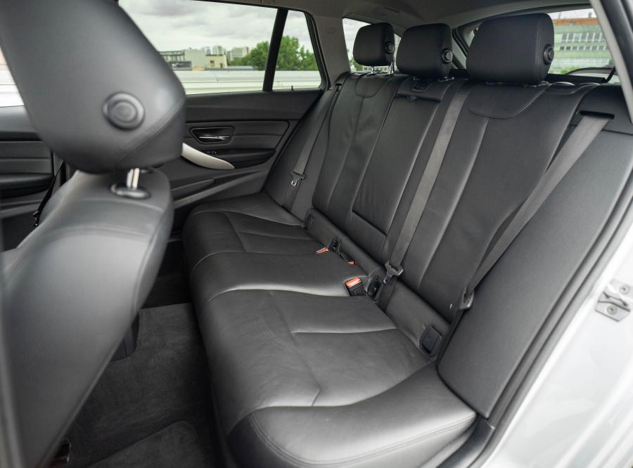 Grey BMW 320 2016 in Riga, with an engine capacity of 2.00 L and mileage of 257 thousand km for 11990 €, photo 33 on AUTOMOTO.COM.LV
