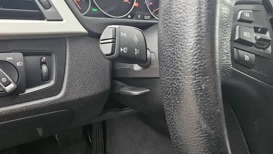 Grey BMW 320 2017 in Riga, with an engine capacity of 2.00 L and mileage of 199 thousand km for 12950 €, photo 16 on AUTOMOTO.COM.LV