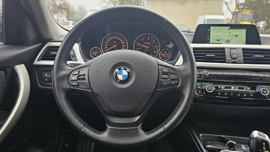 Grey BMW 320 2017 in Riga, with an engine capacity of 2.00 L and mileage of 199 thousand km for 12950 €, photo 19 on AUTOMOTO.COM.LV