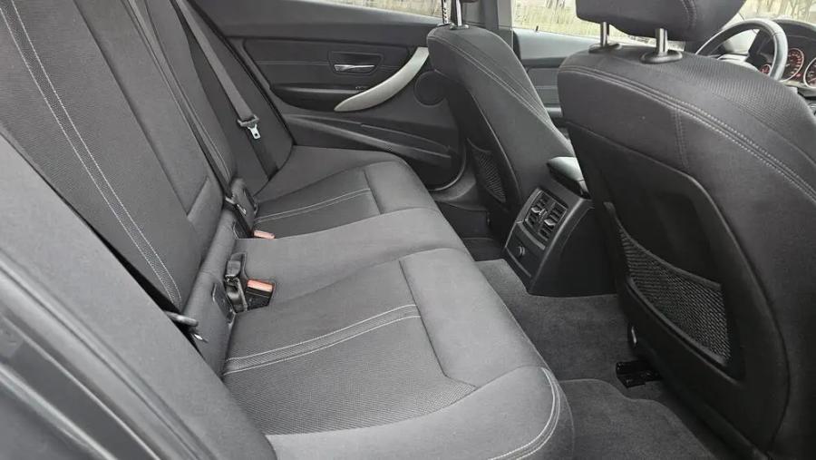 Grey BMW 320 2017 in Riga, with an engine capacity of 2.00 L and mileage of 199 thousand km for 12950 €, photo 31 on AUTOMOTO.COM.LV